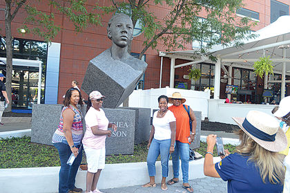 USTA honors Althea Gibson with statue | | qchron.com