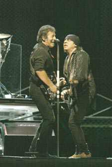 The Boss Rocks Queens | | qchron.com