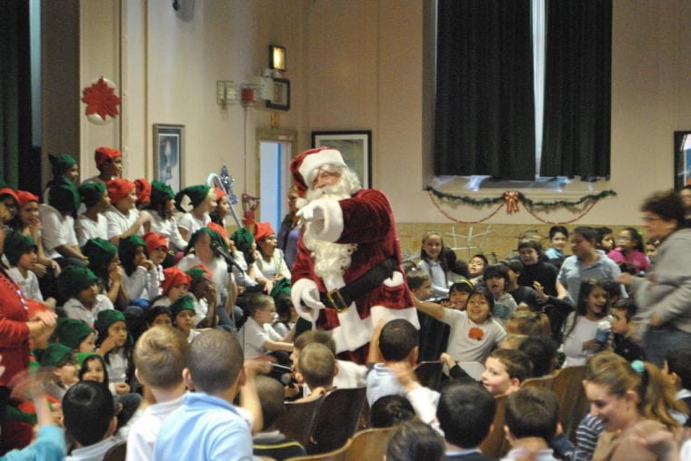 PS 153 celebrates the Christmas season in style | | qchron.com