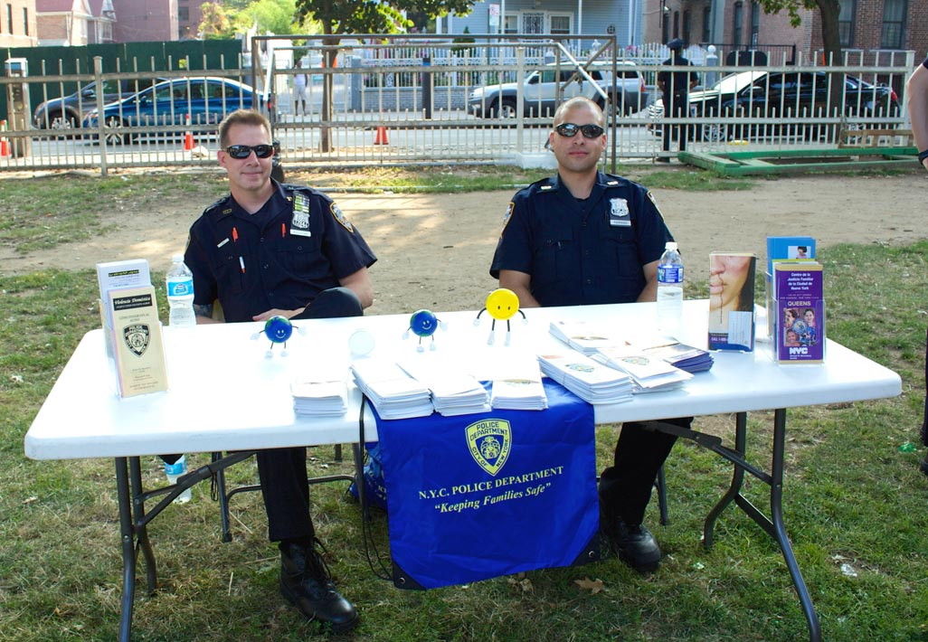 103rd Precinct’s anti-crime event brings out residents to Rufus King ...