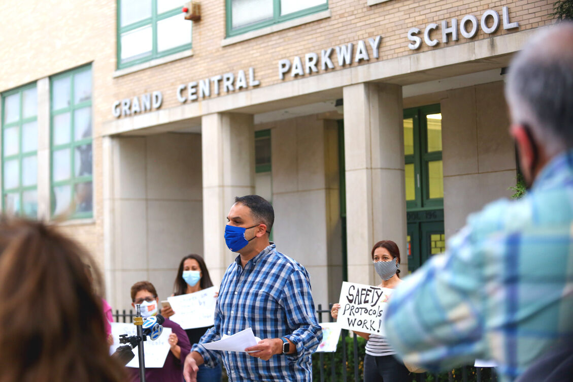 Parents protest Cuomo’s school closure at Forest Hills’ PS 196 ...