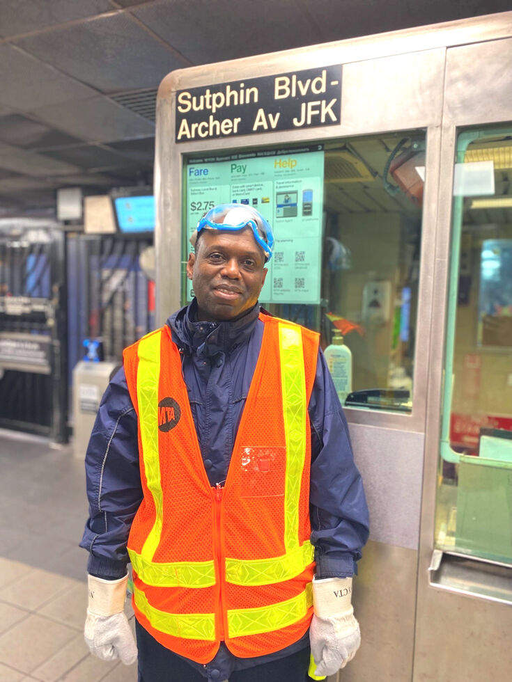 MTA workers’ heroics recognized | | qchron.com