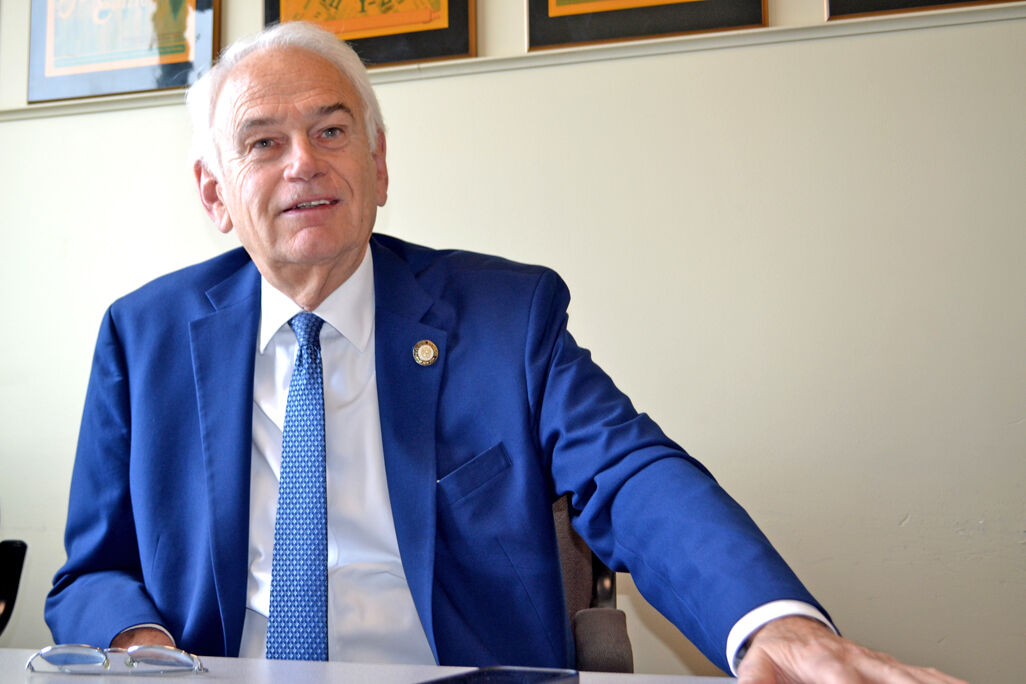 Tired, but never of serving: Bob Holden | | qchron.com