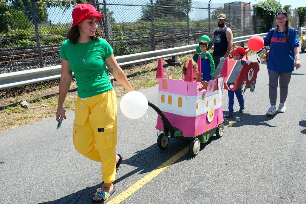 Baby Parade returns to Hamilton Beach | | qchron.com