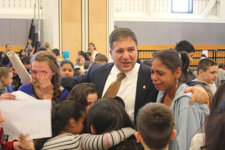 PS 49 honors its departing principal | | qchron.com