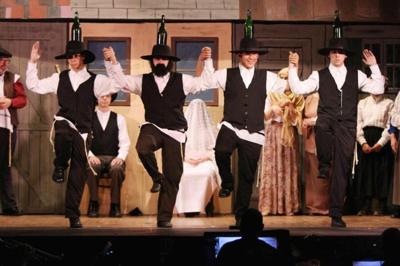 Nice rendition of the classic ‘Fiddler on the Roof’ | | qchron.com