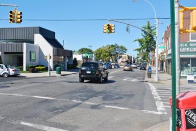 Turn bay proposed for Metropolitan Ave | | qchron.com