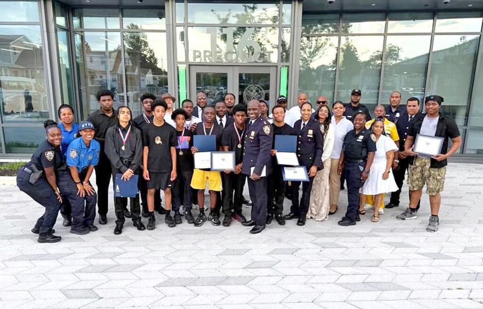 113th Pct. recognizes its teenage mentees | | qchron.com