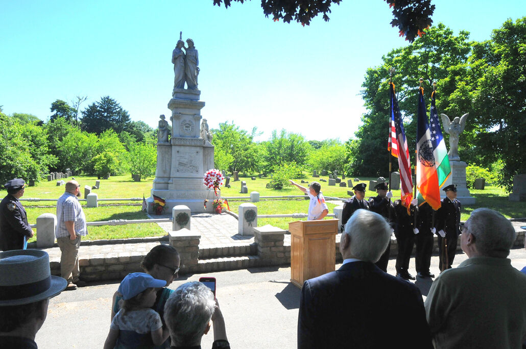 General Slocum’s victims remembered | | qchron.com