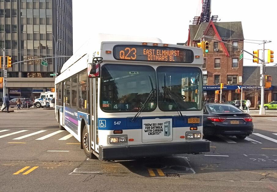 Pols see problem of the route on the Q23 | | qchron.com