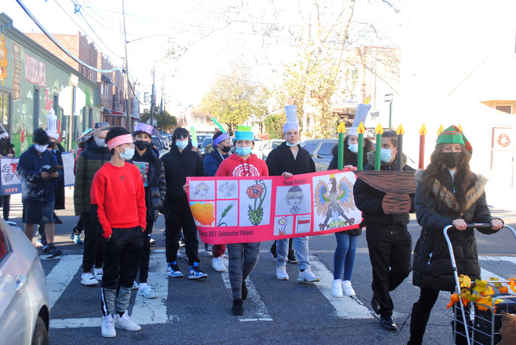 Welcoming the holidays at PS/IS 87 | | qchron.com