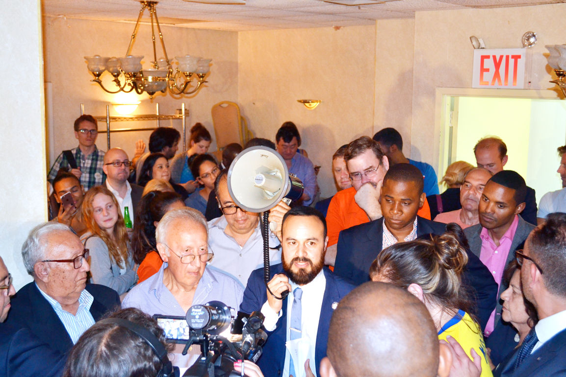 Moya crowned the king of Corona | | qchron.com