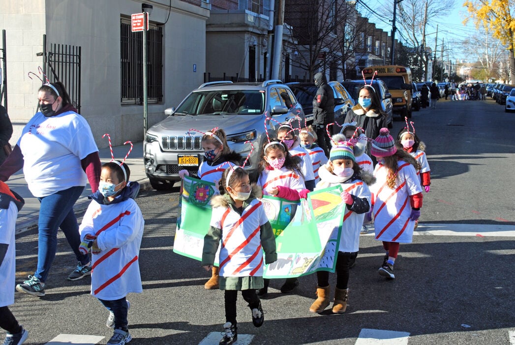 Welcoming the holidays at PS/IS 87 | | qchron.com