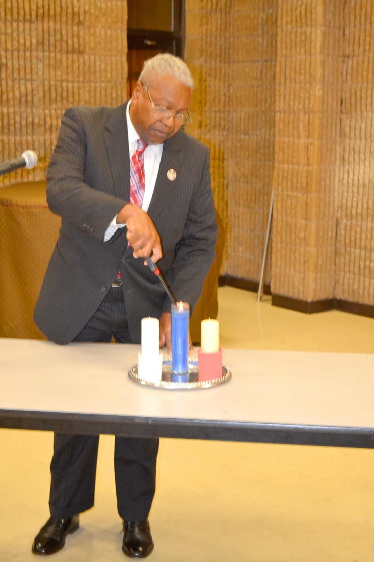 NAACP, CUCE honor slain police officers | | qchron.com