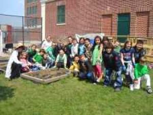 PS 146 students plant, water, learn | | qchron.com