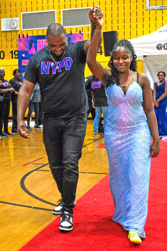 Teens all smiles at NYPD’s 10th Prom Impact | | qchron.com