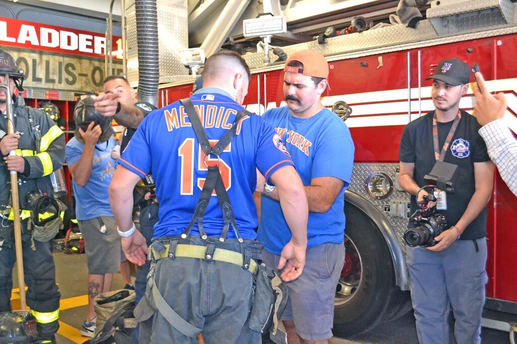 Mets and Mariners visit the Hollis Hogs | | qchron.com
