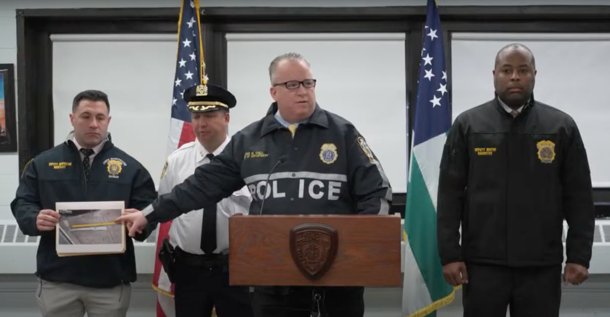 Police shoot man wielding knife in Astoria | | qchron.com