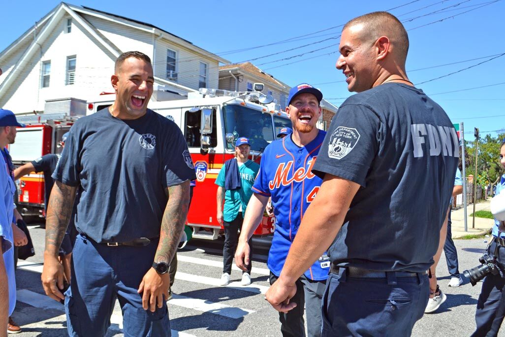 Mets and Mariners visit the Hollis Hogs | | qchron.com