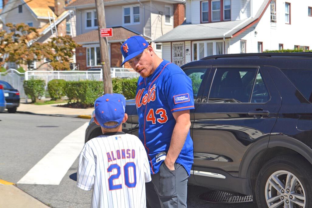 Mets and Mariners visit the Hollis Hogs | | qchron.com