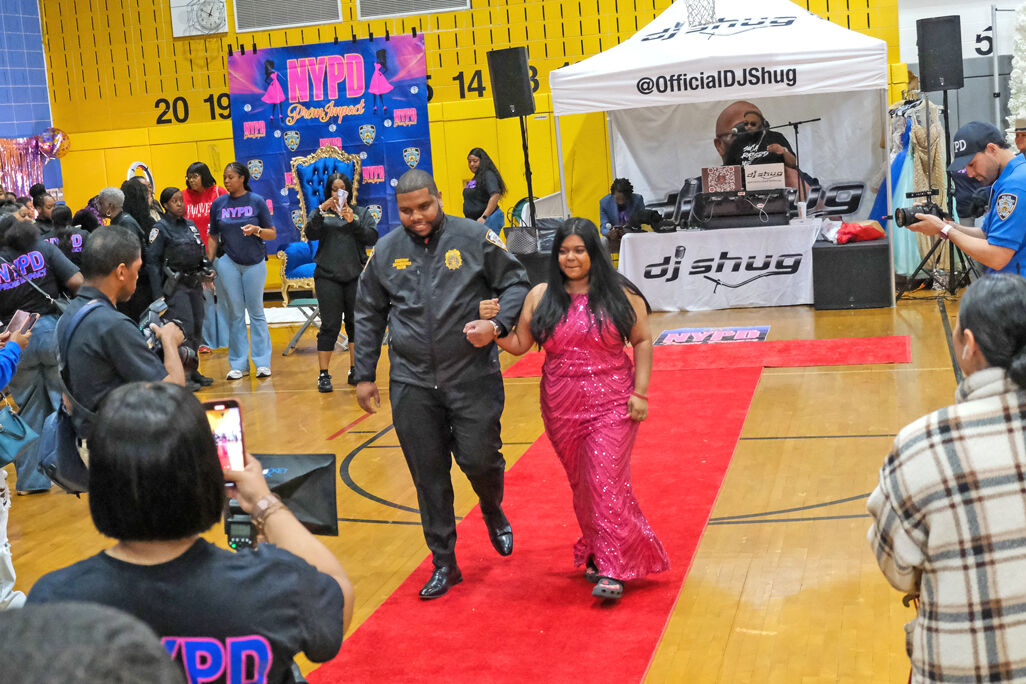 Teens all smiles at NYPD’s 10th Prom Impact | | qchron.com