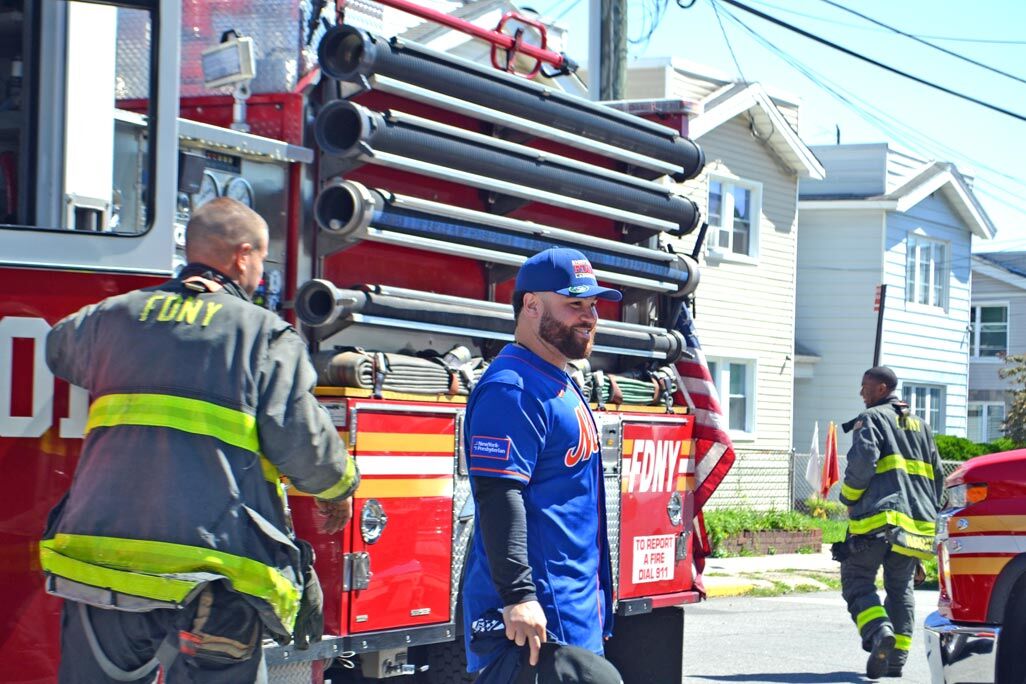 Mets and Mariners visit the Hollis Hogs | | qchron.com