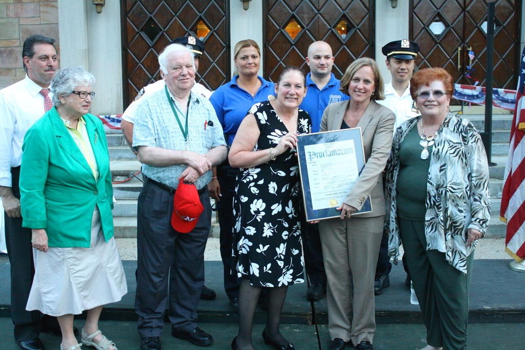 Forest Hills celebrates Night Out — 112th Precinct | | qchron.com
