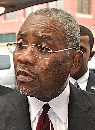 Rep. Gregory Meeks has mild heart attack | | qchron.com