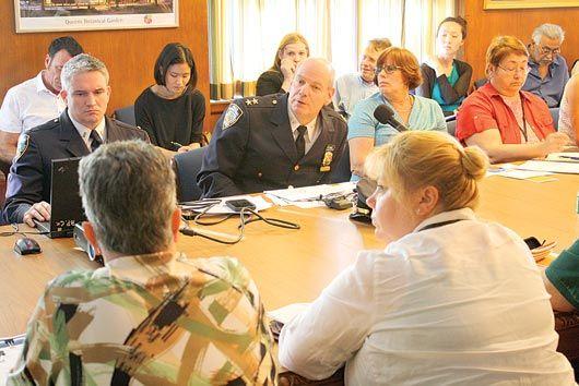 Community cops plan gets warm reception | | qchron.com