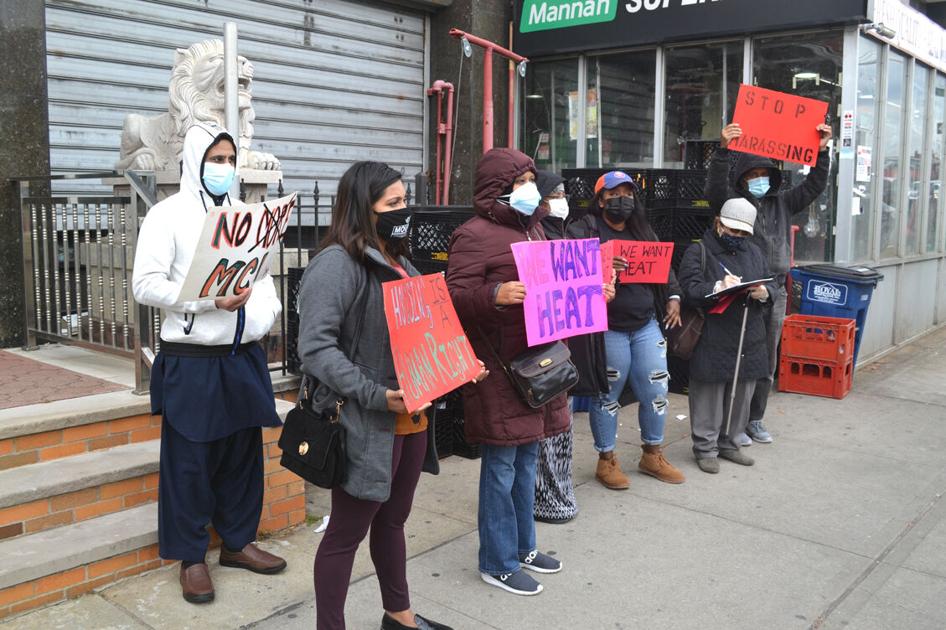 Tenants protest Queens landlord | | qchron.com