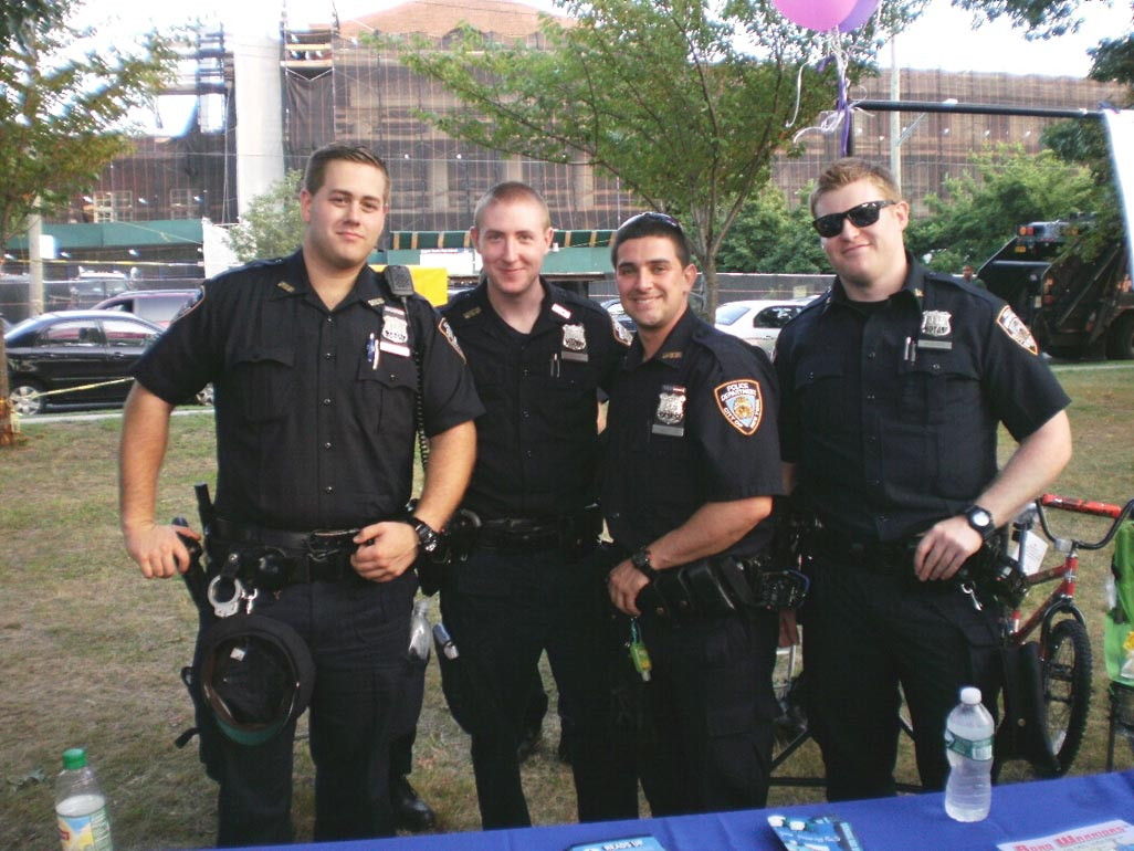 113th Precinct Night Out at Baisley Park | | qchron.com