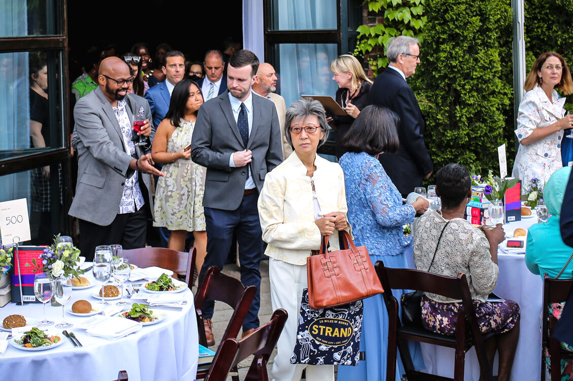 Library gala honors top Queens authors | | qchron.com