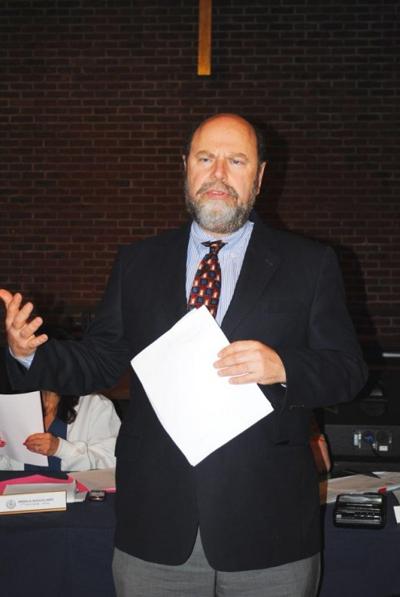 Doc educates CB 13 about childhood obesity | | qchron.com