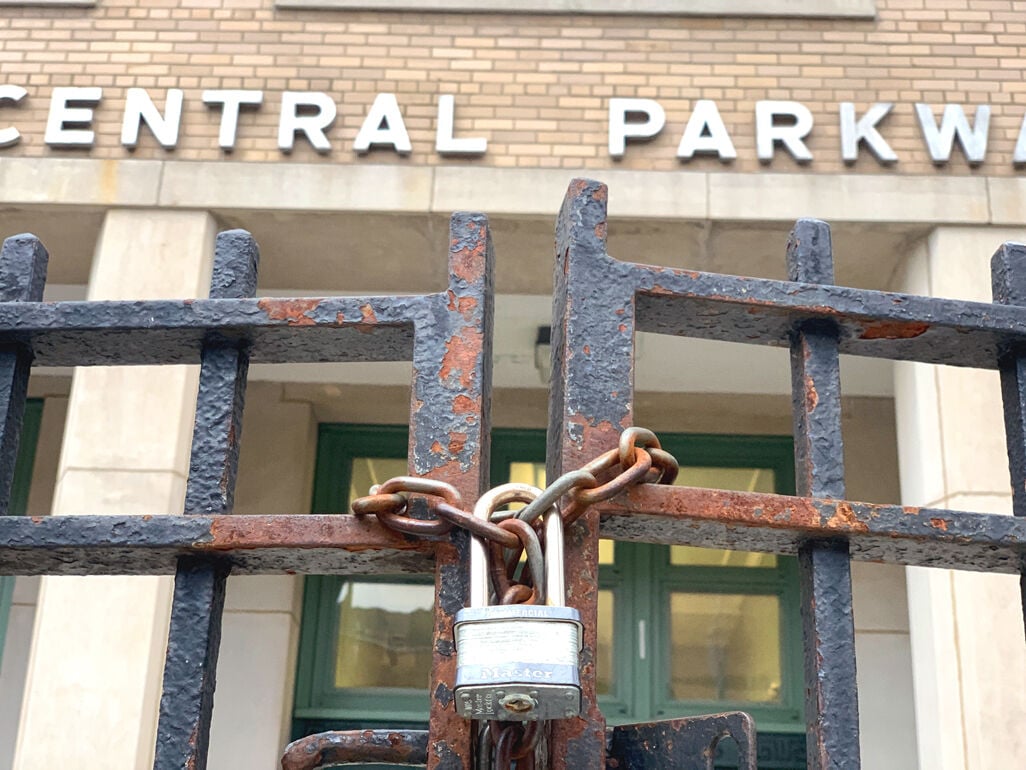 Parents protest Cuomo’s school closure at Forest Hills’ PS 196 ...