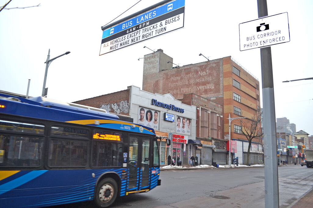 Q17, Q27 buses to get ticket cameras | | qchron.com