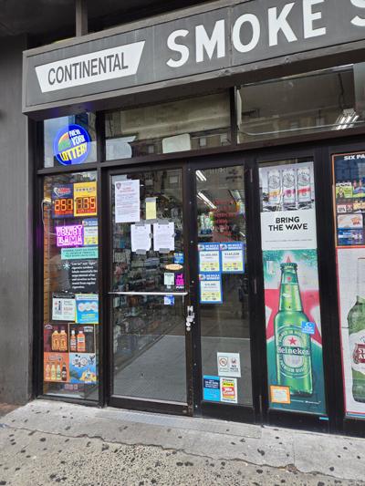 FoHi smoke shop padlocked | | qchron.com