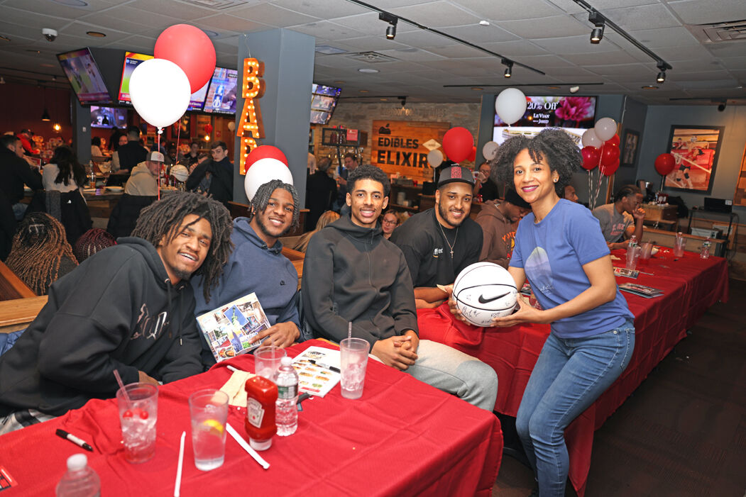 Fans meet SJU’s Red Storm | | qchron.com