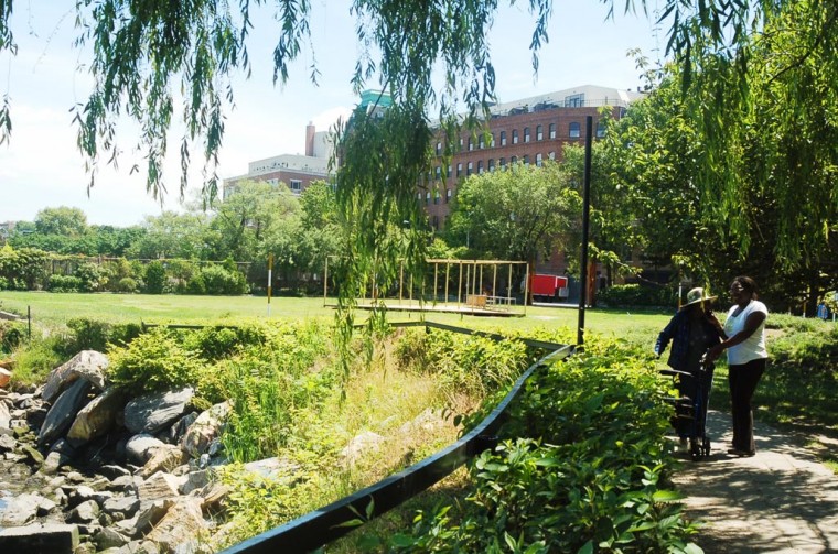 LIC park sculptures explore eco-ideas | | qchron.com
