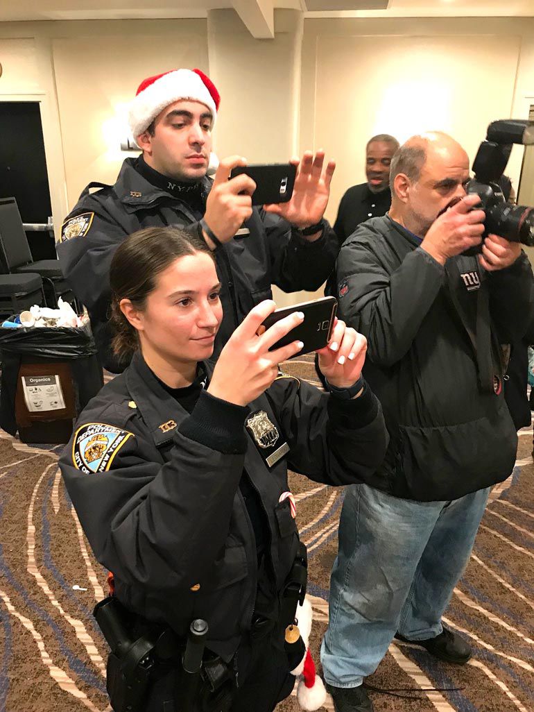 ’Tis the season for smiles in the 113th Pct. | | qchron.com