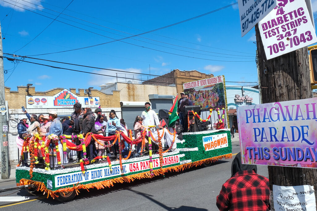 Colors galore at annual Phagwah Parade | | qchron.com