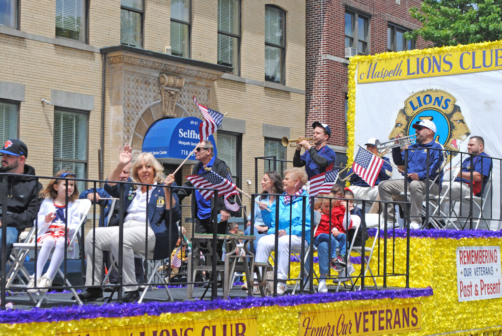 Maspeth marches to honor the fallen | | qchron.com
