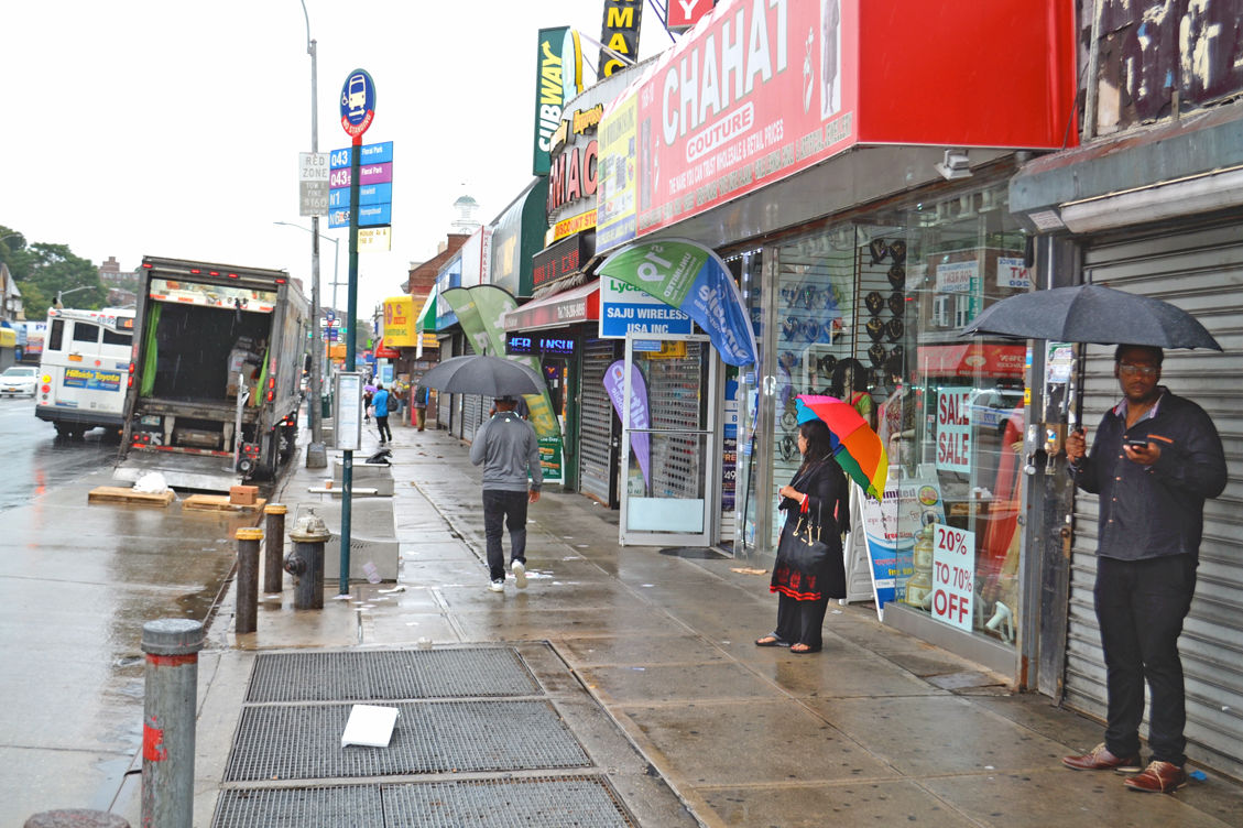 Straphangers ‘honor’ four Queens bus lines | | qchron.com