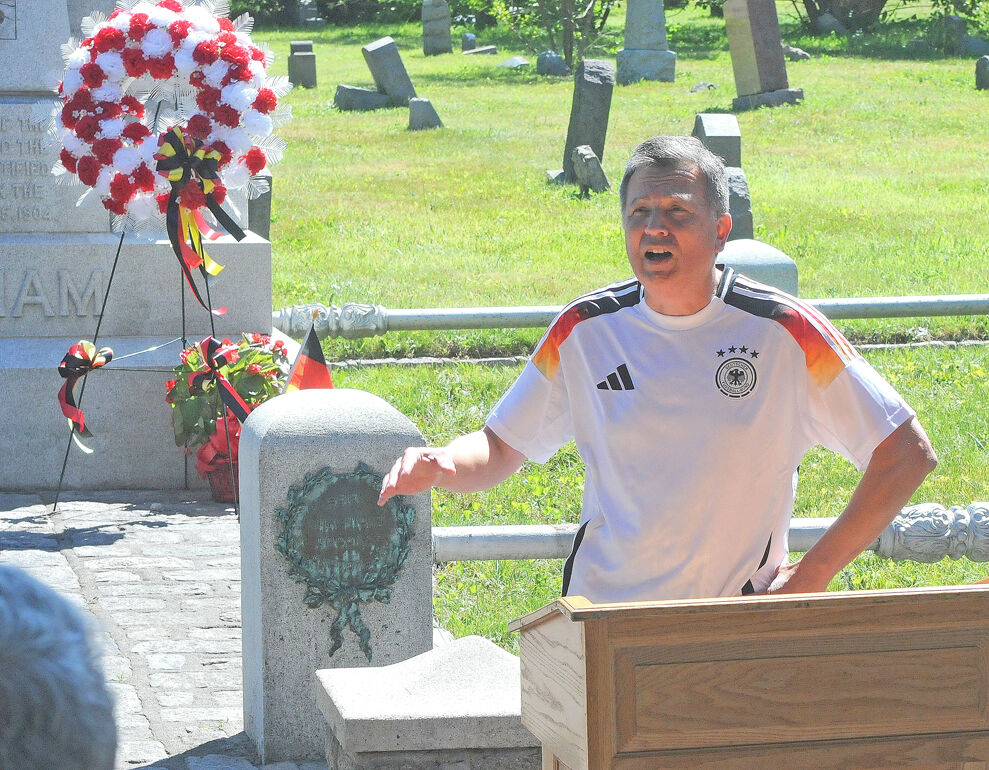 General Slocum’s victims remembered | | qchron.com