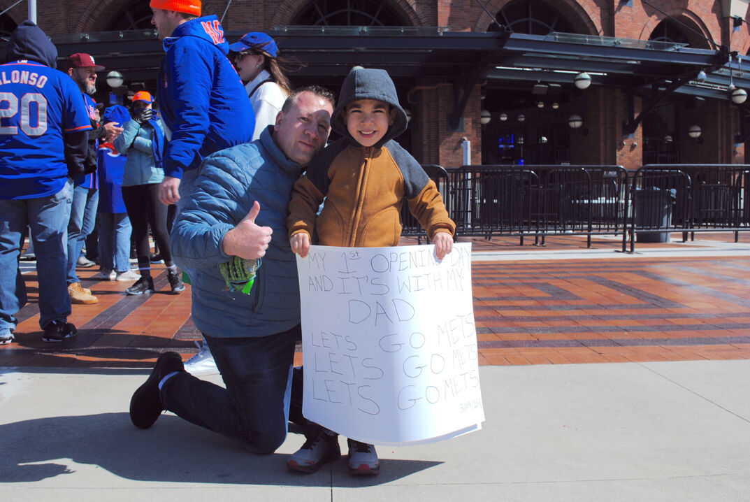 Queens proudly roots for the home team | | qchron.com