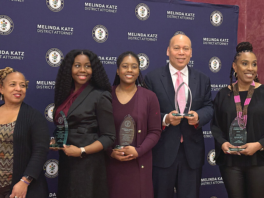 Rochdale Village celebrates local heroes | | qchron.com