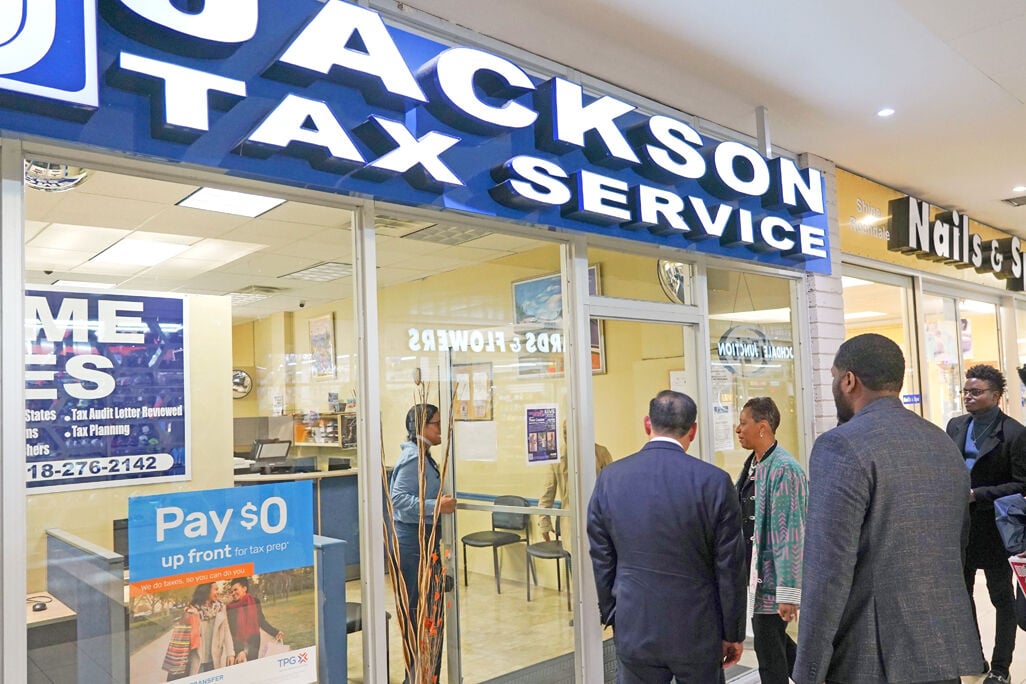 SBS Chief and Speaker Adams’ biz walk | | qchron.com