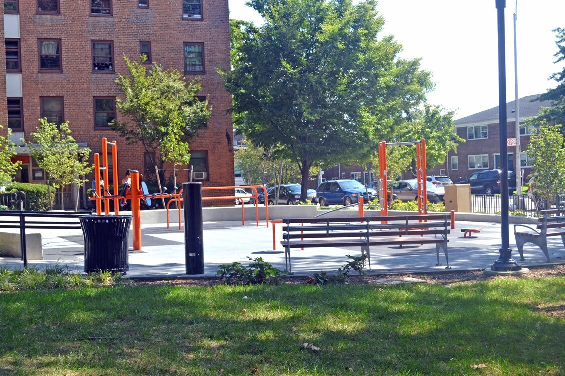 New park opens at Pomonok Houses | | qchron.com