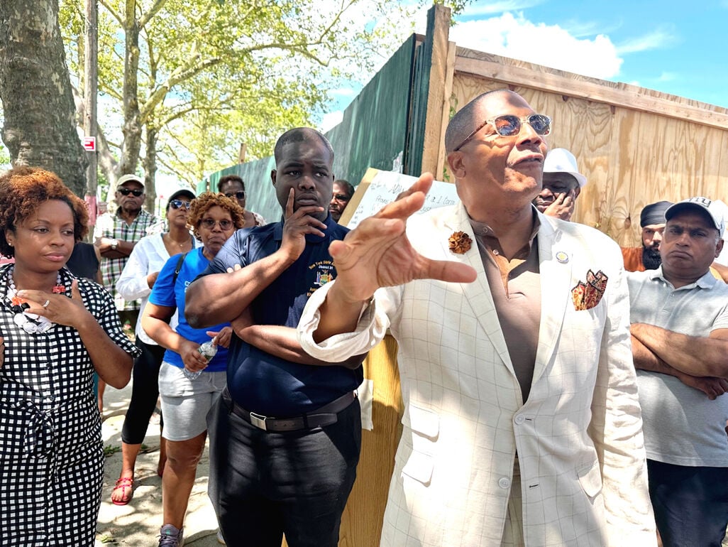 Jamaica residents concerned about migrants | | qchron.com