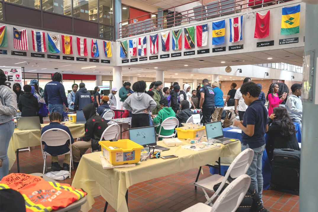 STEM expo attracts 400 at York College | | qchron.com