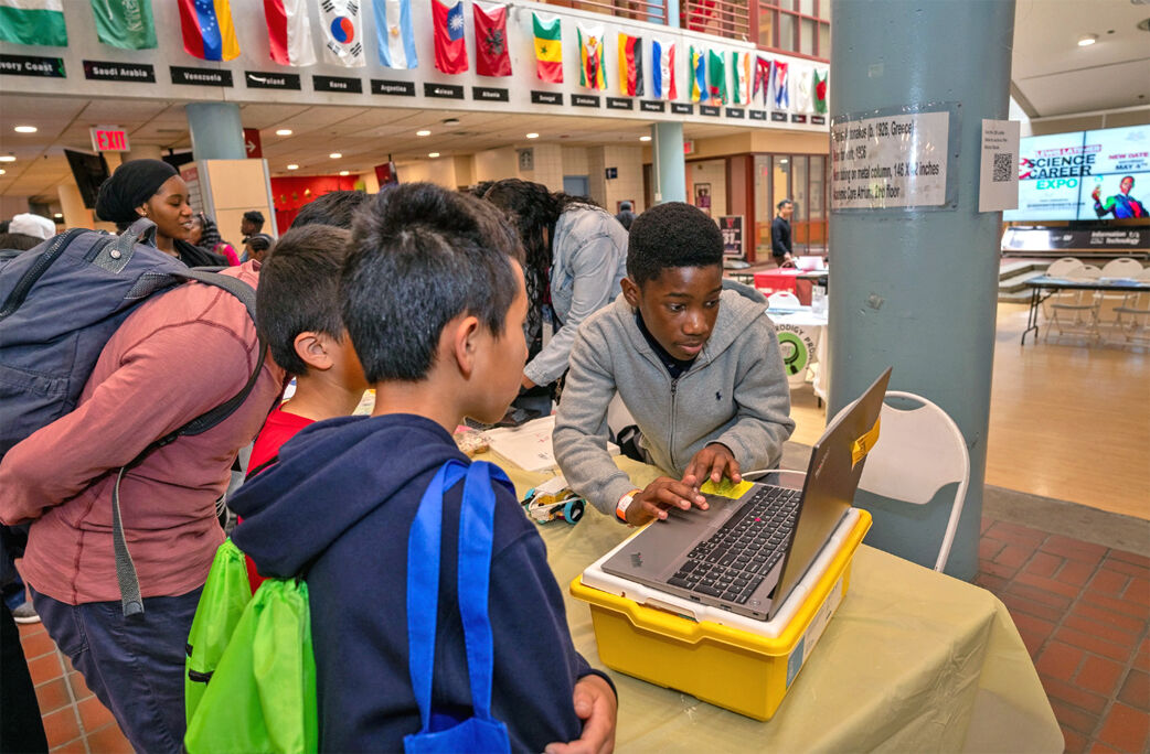 STEM expo attracts 400 at York College | | qchron.com